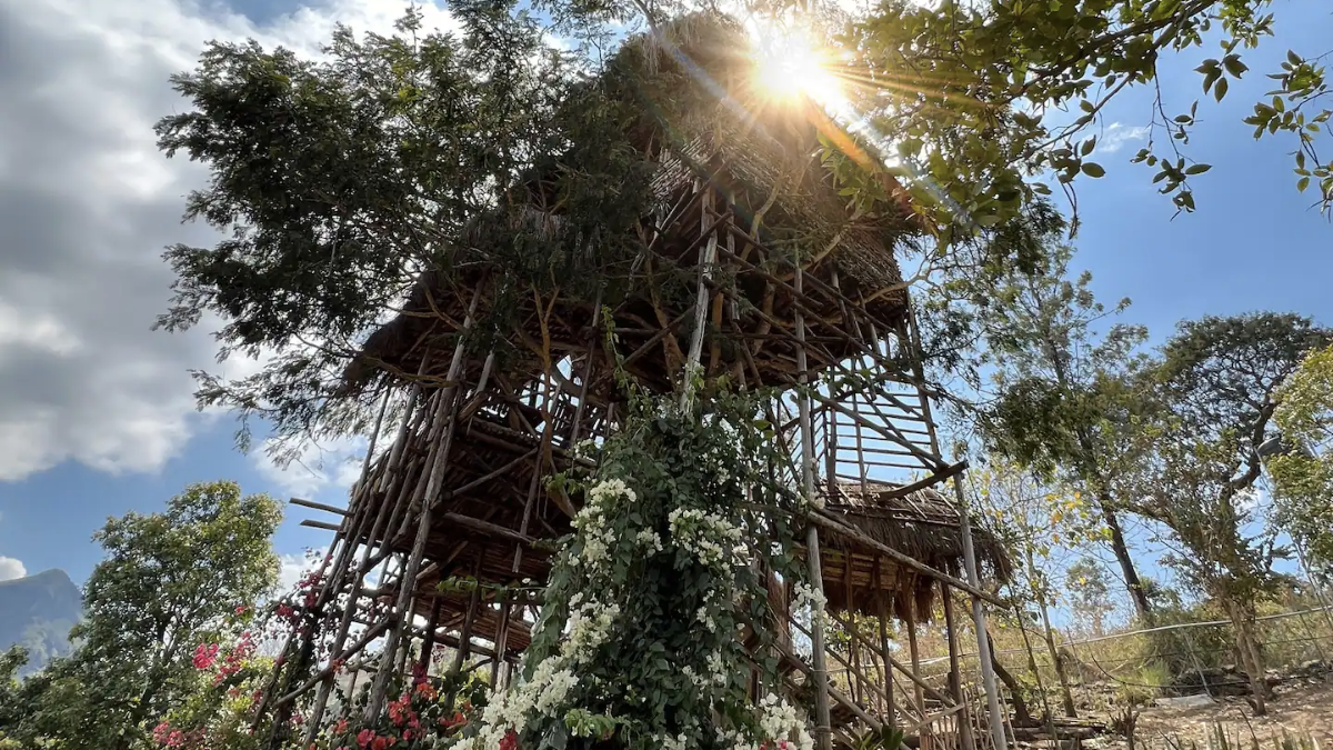 Stay In This Charming Treehouse In Munnar Overlooking The Stunning ...